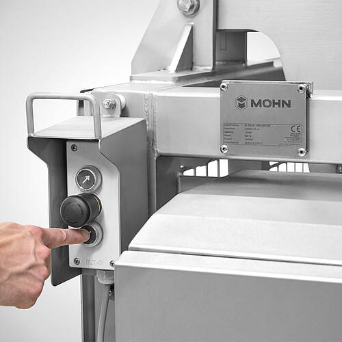 Swing loader with side loading for large containers: Mohn GmbH