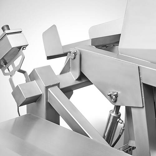 Swing loader for large containers, standard: Mohn GmbH