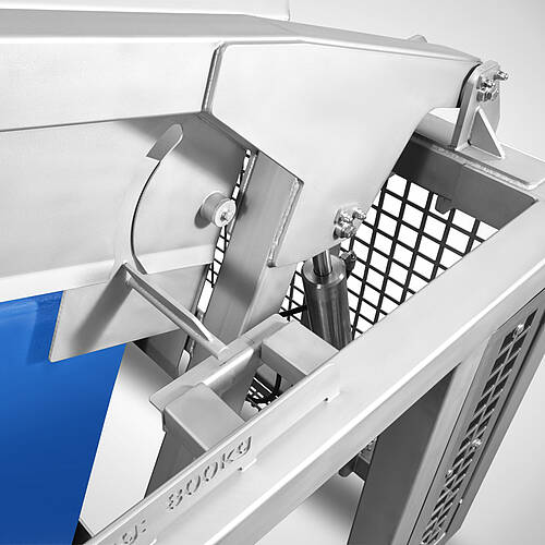 Swing loader with side loading for large containers: Mohn GmbH