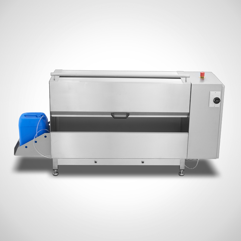 Apron cleaning with bruhes: Mohn GmbH