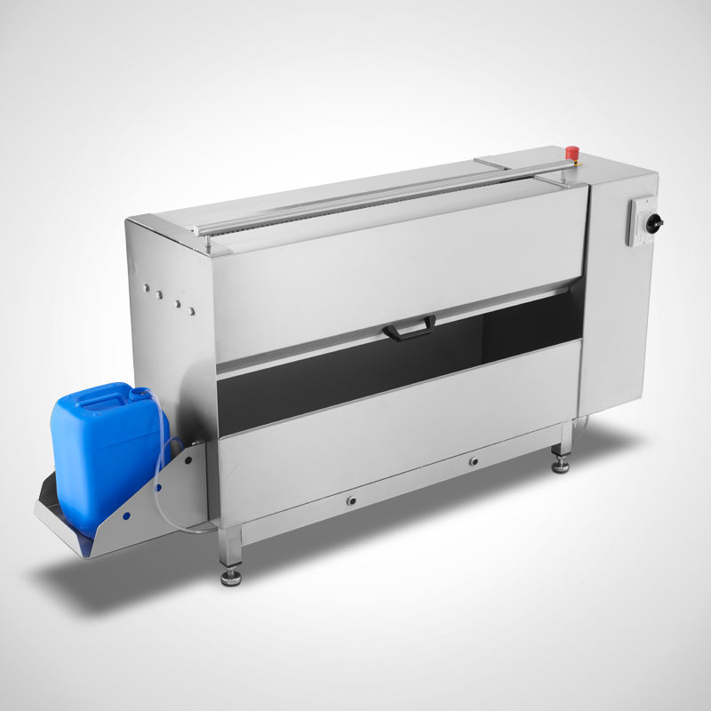 Apron cleaning with bruhes: Mohn GmbH