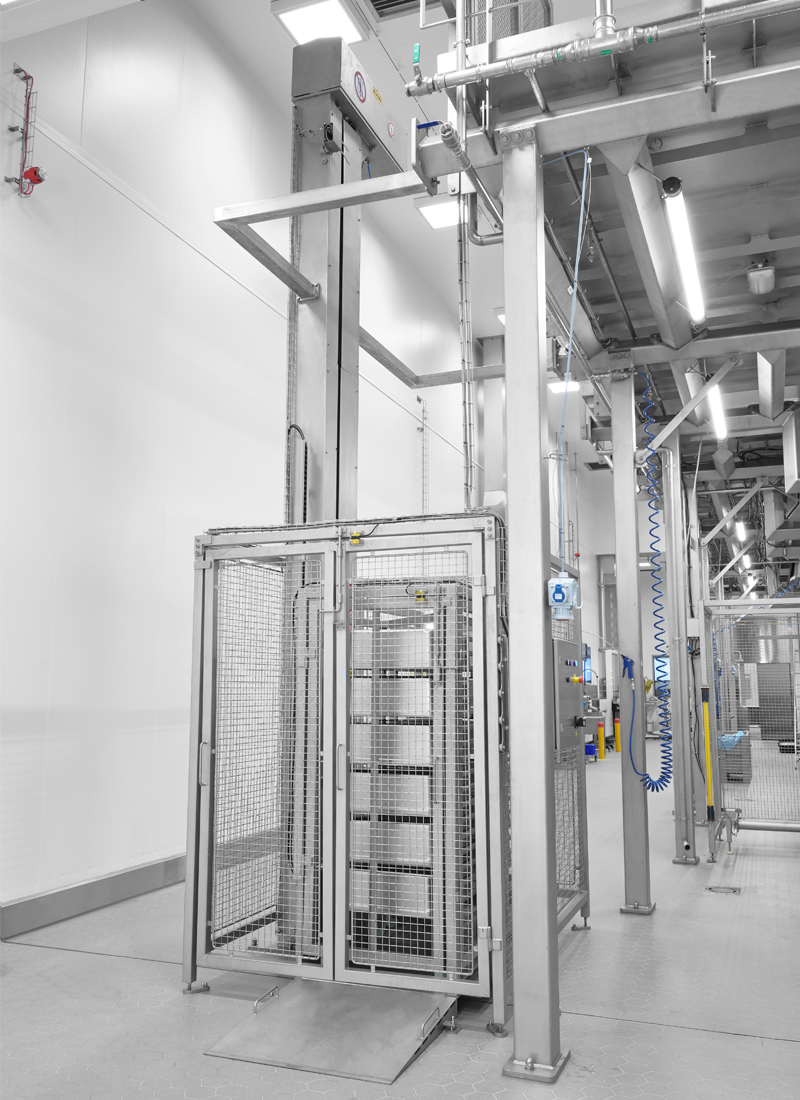 Platform lift for goods transport made of stainless steel: Mohn GmbH