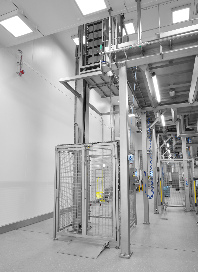 Platform lift for goods transport made of stainless steel: Mohn GmbH