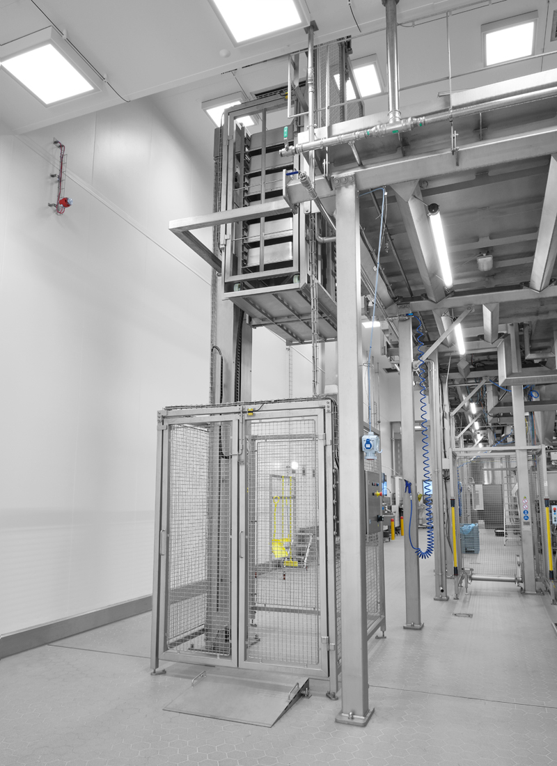 Platform lift for goods transport made of stainless steel: Mohn GmbH