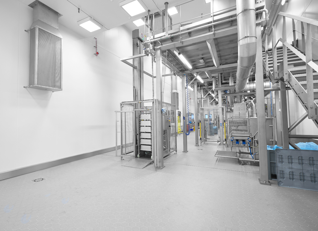 Platform lift for goods transport made of stainless steel: Mohn GmbH